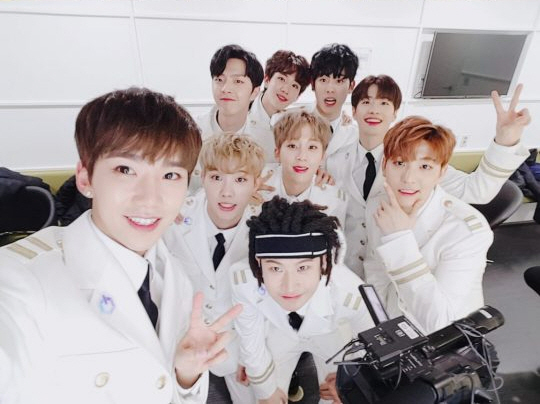 「THE UNIT」100％ロクヒョン、グリーンチームの団体写真公開…“いつも幸せでいよう” | K-POP、韓国エンタメニュース、取材 ...