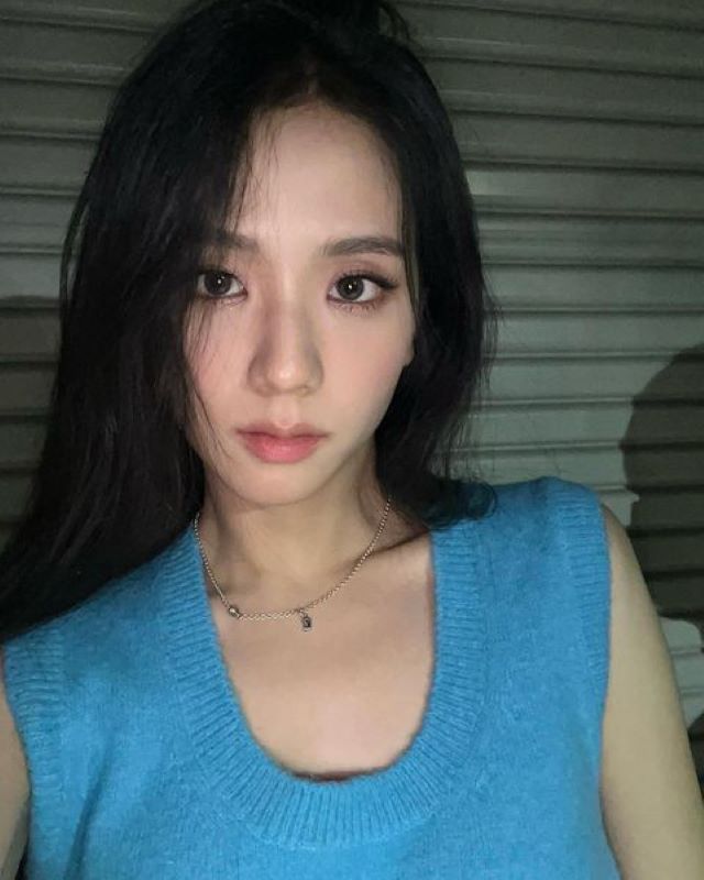 「BLACKPINK」JISOO、後ろ姿も女神のよう…シャッターを下ろして撮っても輝く存在感 | K-POP、韓国エンタメニュース、取材レポートならコレポ！