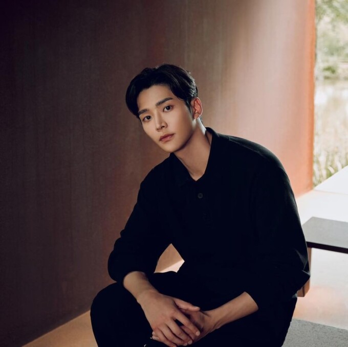 SF9ロウン、190cmの見事なモデルスタイル…“秋の彼氏ルック”提案 | K-POP、韓国エンタメニュース、取材レポートならコレポ！