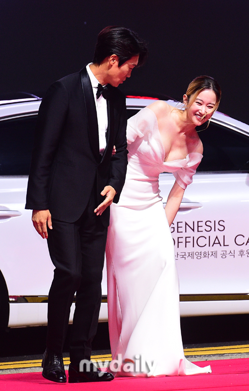 【フォト・動画】チョン・ジョンソ、キム・ギュリ、イ・チェヨン…「視線を奪う女優たちのクラっとする露出」（27th BIFF） | K-POP、韓国エンタメニュース、取材レポートならコレポ！