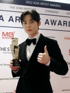 ファン・ミンヒョン（NU’EST）、「2022 AAA」で二冠王に輝く！“人生の第2幕の一年…ファンに感謝” | K-POP、韓国エンタメニュース、取材レポートならコレポ！