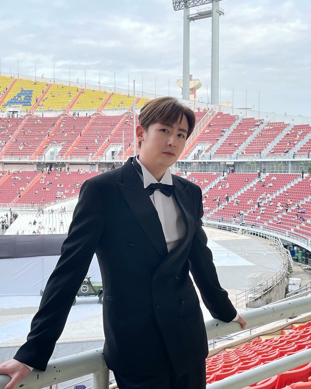 「2PM」ニックン、MCを務めた「第37回ゴールデンディスクアワード」のビハインドカットを公開…素敵な王子様ビジュアル | K-POP、韓国エンタメニュース、取材レポートならコレポ！