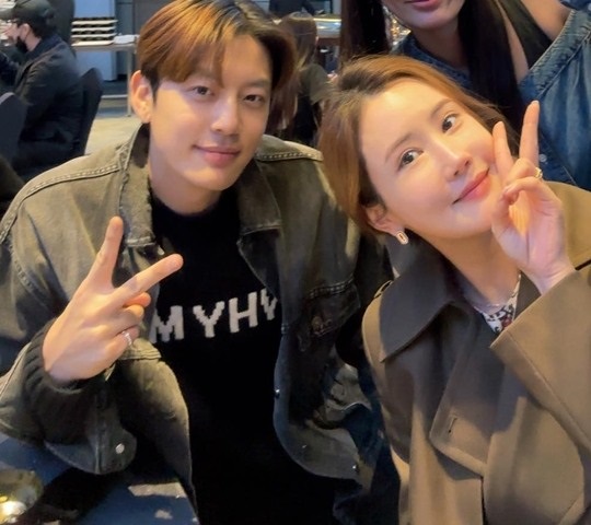 歌手SE7EN＆女優イ・ダヘ、8年間ラブラブ公開熱愛中…SNSカップルショット初撮影 | K-POP、韓国エンタメニュース、取材レポートならコレポ！