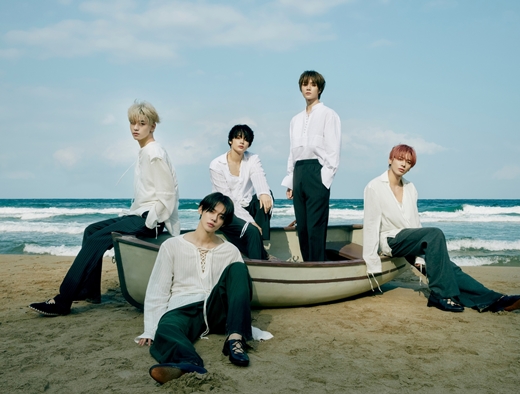 【聴くだけに心が晴れやかに】曇りの日に聴きたくなるK-POP特集 TOMORROW X TOGETHER(TXT)「Blue ...