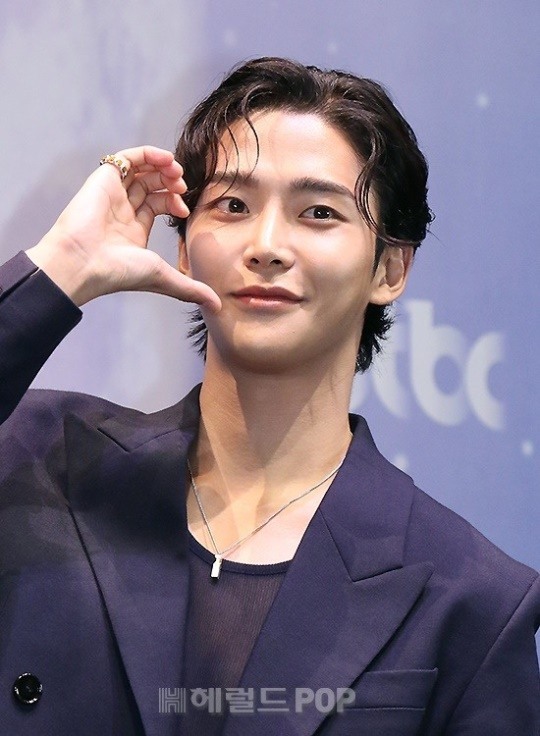 ロウン（SF9）、役作りで8kg減量を明かす…「さらに良い感じに映ってる」＝ドラマ「この恋は不可抗力」 | K-POP、韓国エンタメニュース、取材レポートならコレポ！