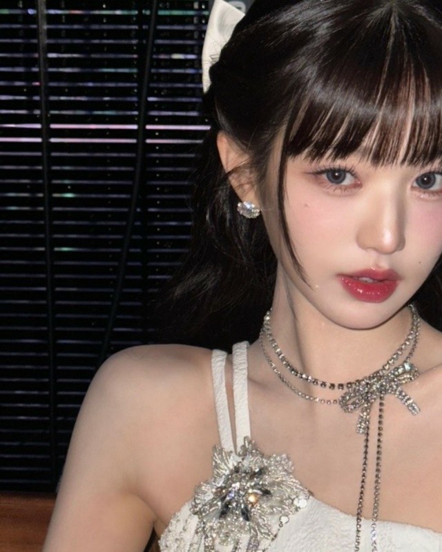 「IVE」チャン・ウォニョン、MZ世代好みのビジュアル…さくらんぼ色の唇が目を引く | K-POP、韓国エンタメニュース、取材レポートならコレポ！