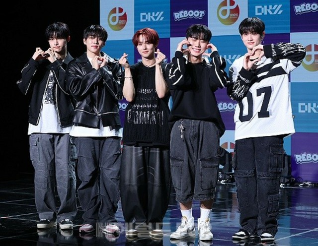 【フォト】「DKZ」、2ndミニアルバム「REBOOT」リリース記念ショーケース開催！ | K-POP、韓国エンタメニュース、取材レポートならコレポ！