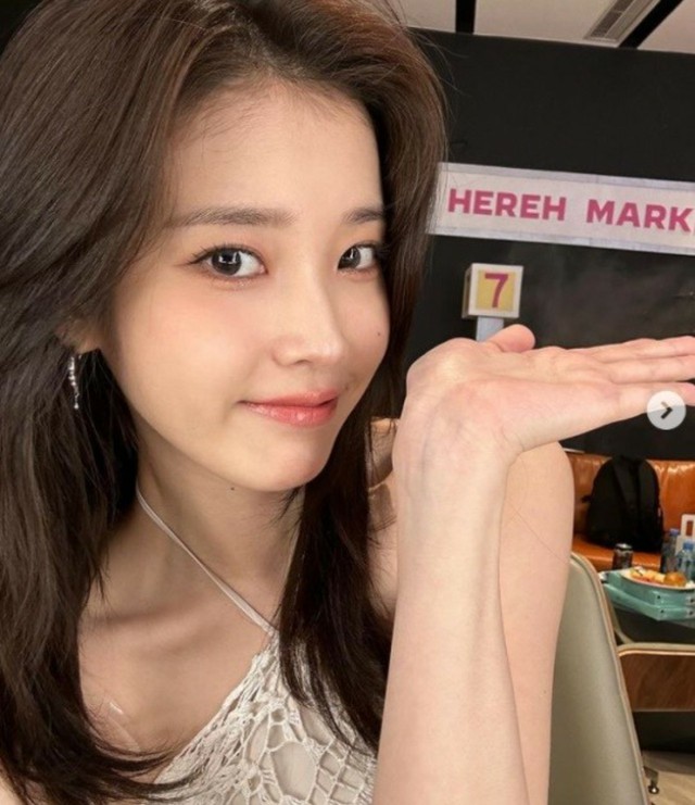 IU（アイユー）、コンサート前の控え室⁉ 清純な美貌を披露 | K-POP、韓国エンタメニュース、取材レポートならコレポ！