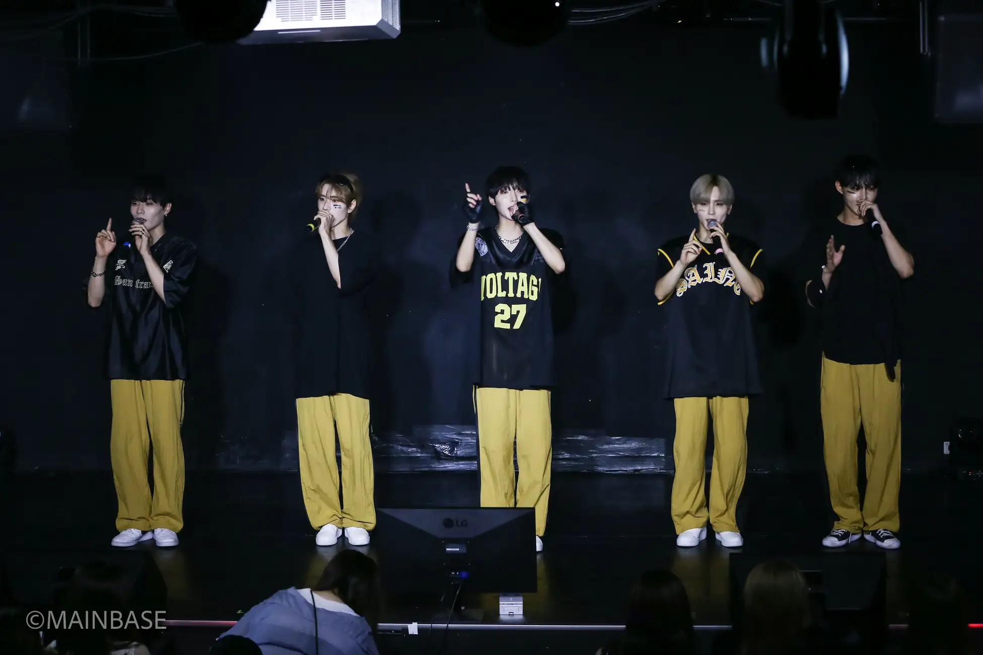 韓国グループ D-ONE 夏の長期ライブ大盛況開催中！初回観覧無料＋プレゼントキャンペーンも実施中 | K-POP、韓国エンタメニュース、取材 ...