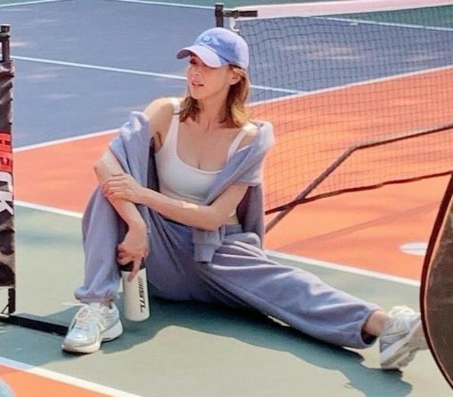 モデルSHIHO、48歳の“腹筋+グラマー”…劣化のない美ボディ「そのまま」 | K-POP、韓国エンタメニュース、取材レポートならコレポ！