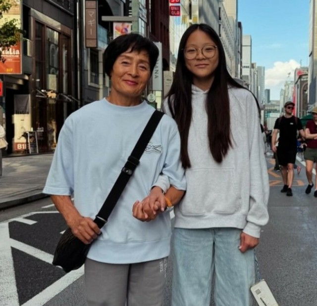 秋山成勲、愛娘サランちゃんと母と「3代デート」認証ショット公開…「モデルSHIHOの身長に追いついたね」 | K-POP、韓国エンタメニュース、取材レポートならコレポ！