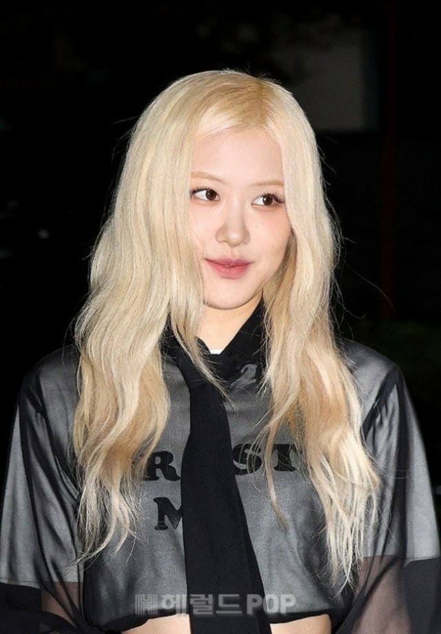 「BLACKPINK」ROSE、「APT.」に続けて初のフルアルバムを予告…「正直な音楽を作るのが夢」（ニュースルーム） | K-POP、韓国エンタメニュース、取材レポートならコレポ！