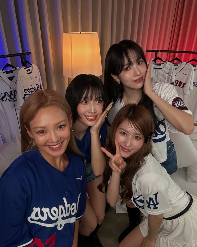 「少女時代」ヒョヨン、東京ドームで「MISAMO」に会った…MLB東京シリーズを観覧 | K-POP、韓国エンタメニュース、取材レポートならコレポ！