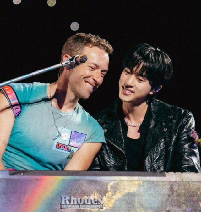「BTS（防弾少年団）」JIN、バンド「Coldplay」訪韓公演フィナーレに登場…LEDブレスレットの回収率は99％ | K-POP、韓国エンタメニュース、取材レポートならコレポ！