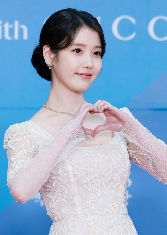 「すでに大賞」…IU（アイユー）、ドラマ「おつかれさま」での存在がトロフィーだった | K-POP、韓国エンタメニュース、取材レポートならコレポ！