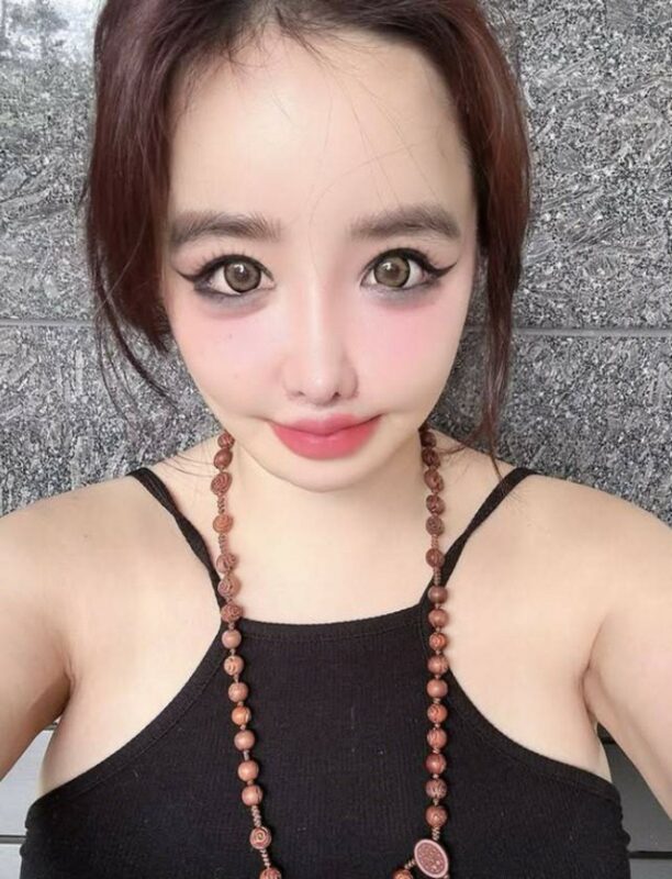 「活動中断中」BOM（2NE1）、「セルフ熱愛説」のお相手イ・ミンホをSNSでタグ付け | K-POP、韓国エンタメニュース、取材レポートならコレポ！